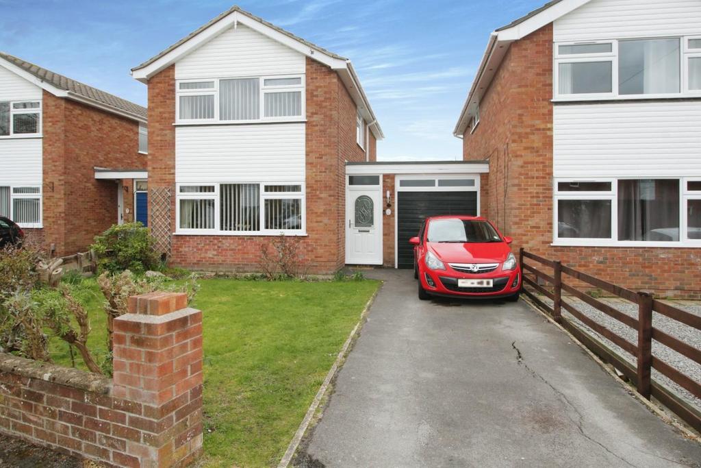 Flowers Close, Hamble, SO31 4LU 3 bed detached house - £450,000