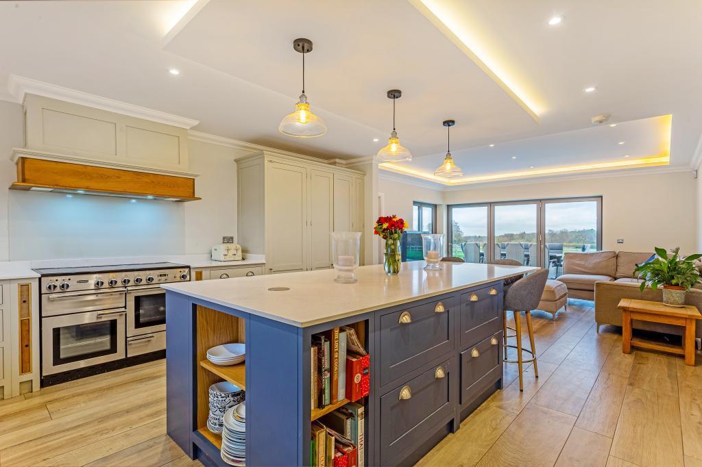 Hastoe Hill, Hastoe, Tring... 5 bed detached house - £1,950,000