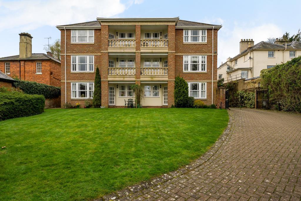 Remenham Hill, Remenham, RG9 2 bed apartment - £1,400 pcm (£323 pw)