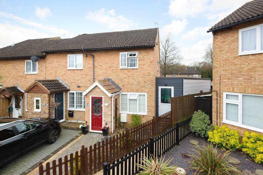Falcon Way, Ashford 2 bed end of terrace house - £270,000