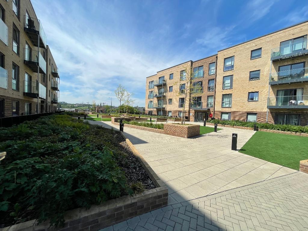Wilson Court, Stirling Drive, Luton... 2 bed apartment - £1,300 pcm (£ ...