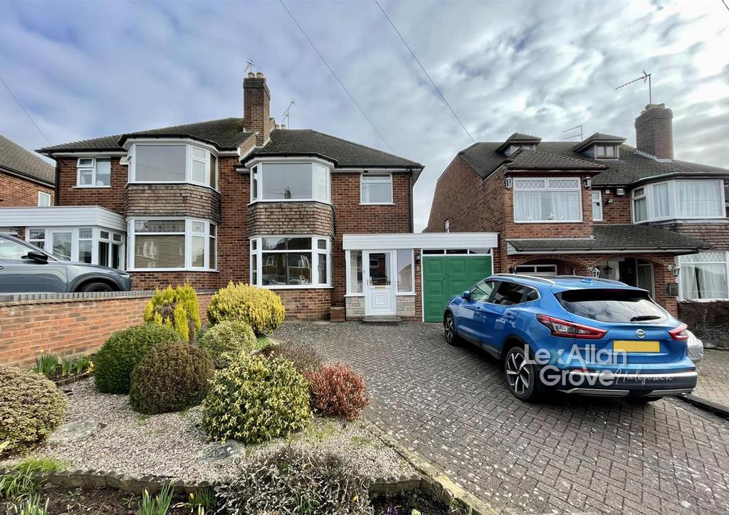Raddens Road Halesowen 3 Bed Semi Detached House For Sale £375 000