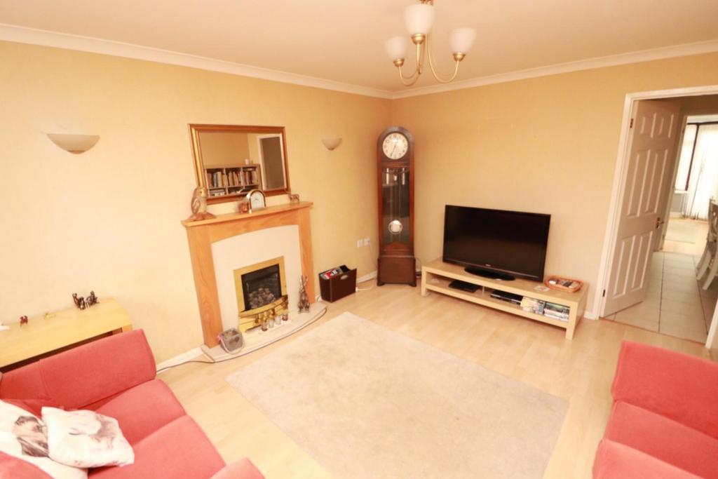The Glen, Yate, Bristol, BS37 5PJ 4 bed detached house - £405,000