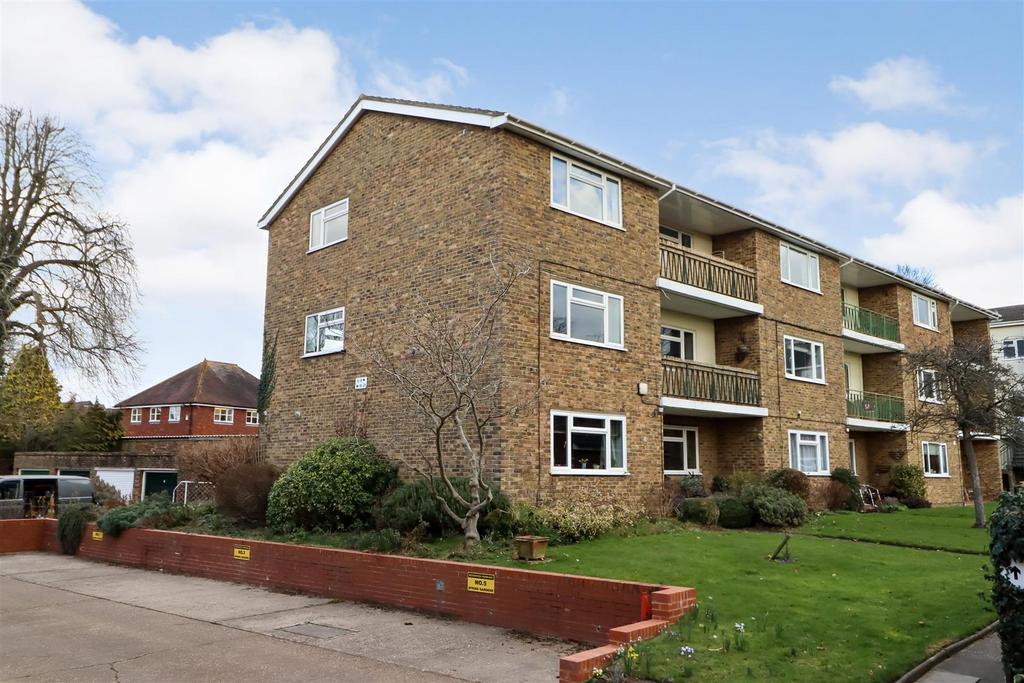 Rushams Road, Horsham 2 bed maisonette - £279,950