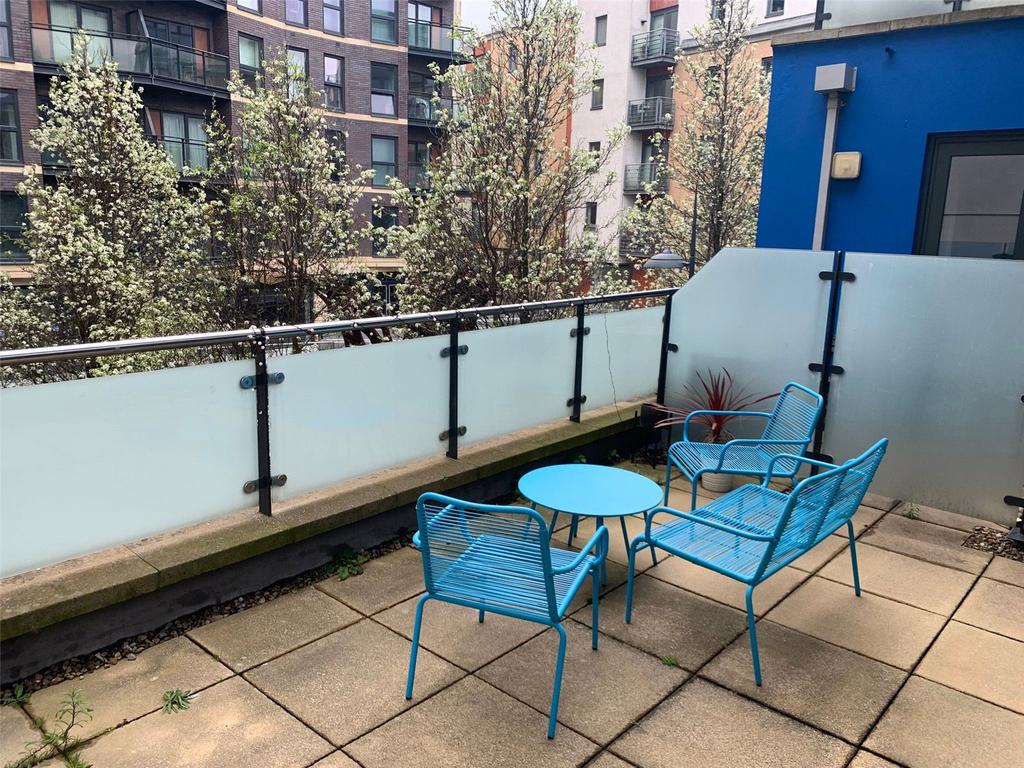 Simpsons Fold West, Leeds, West... 1 bed flat - £950 pcm (£219 pw)
