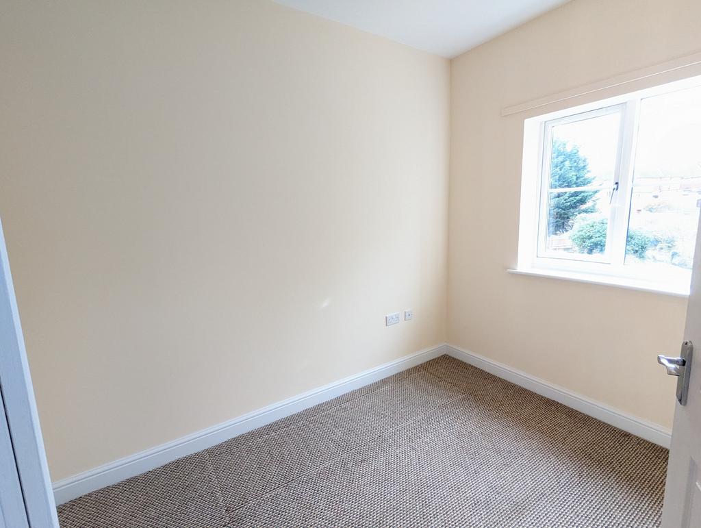 Rothwell Road, Kettering, NN16 2 bed flat - £850 pcm (£196 pw)