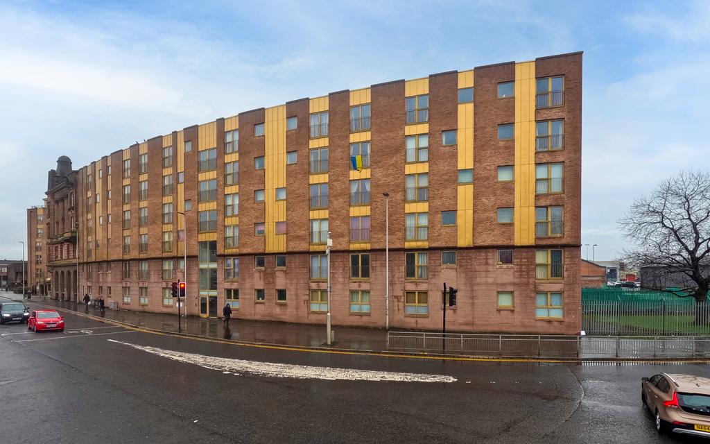 Govan Road, Flat 4/3, Govan, Glasgow... 2 bed flat - £119,000