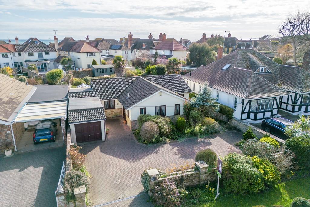 Fish Lane, Aldwick, Bognor Regis 3 bed detached bungalow for sale - £ ...