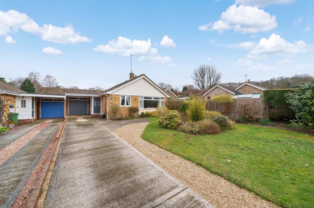 Pound Close, Headley, Hampshire 2 bed bungalow - £475,000
