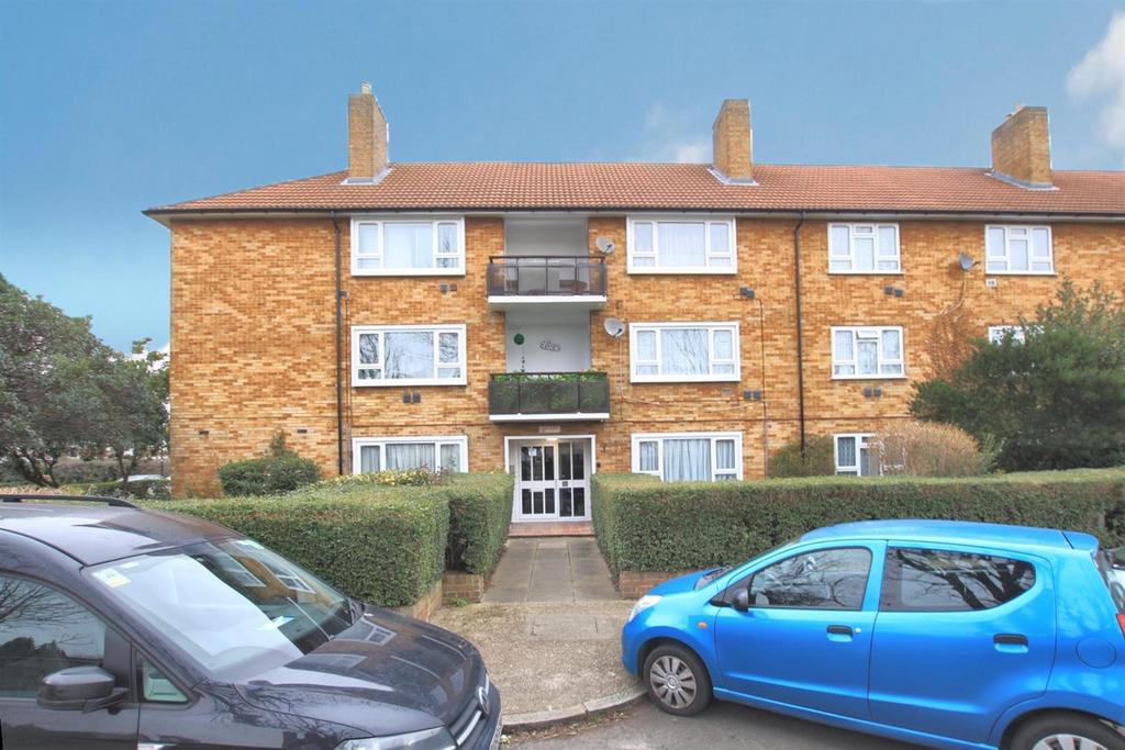 Poole Court, Hounslow TW4 2 bed apartment - £299,950