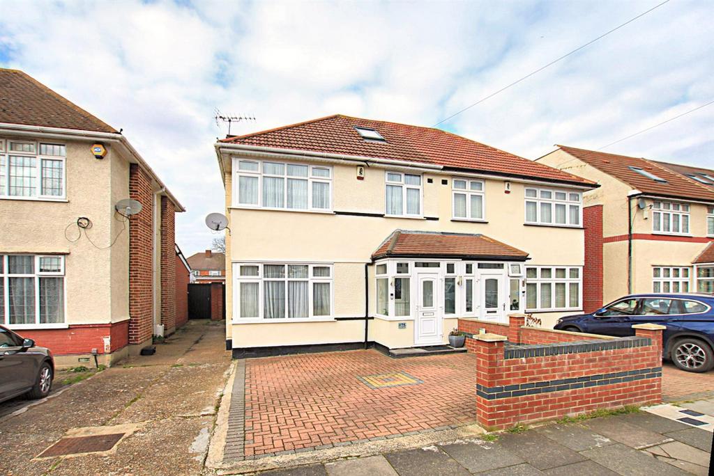Thorncliffe Road, Norwood Green UB2 4 bed semi-detached house - £749,950