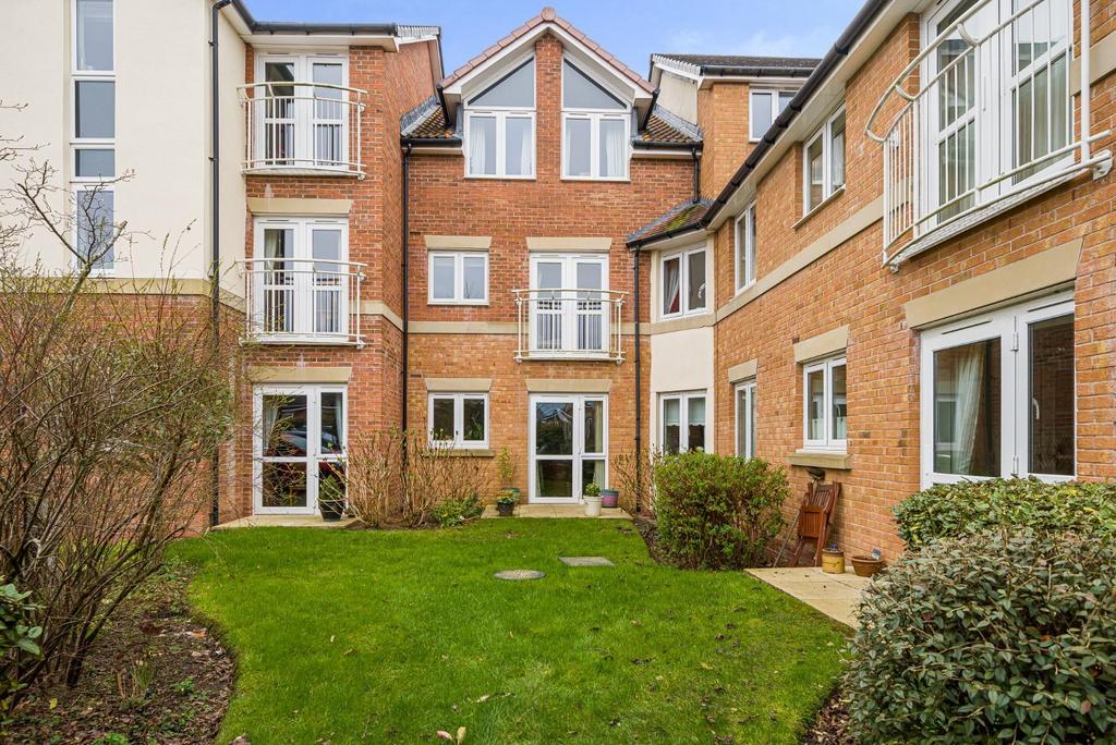 Rowan Court, Long Street, Thirsk 1 bed retirement property - £130,000
