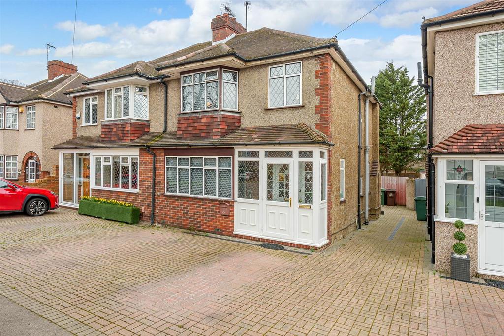 Hackbridge Park Gardens, Carshalton 3 bed semi-detached house - £575,000