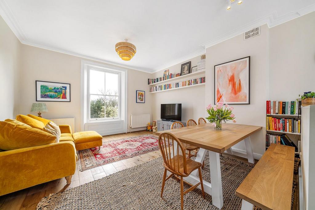 Trinity Rise, SW2 2 bed flat - £625,000