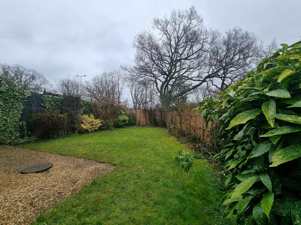 Pinewood Close, Borehamwood, WD6 2 bed end of terrace house - £1,550 ...