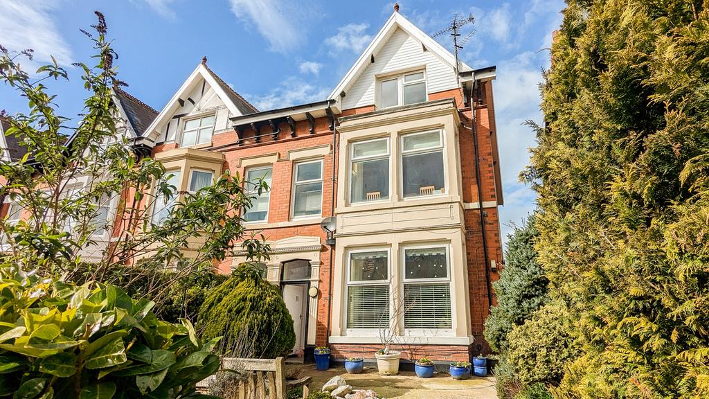 Victoria Road, Lytham St. Annes, FY8 5 bed end of terrace house for ...