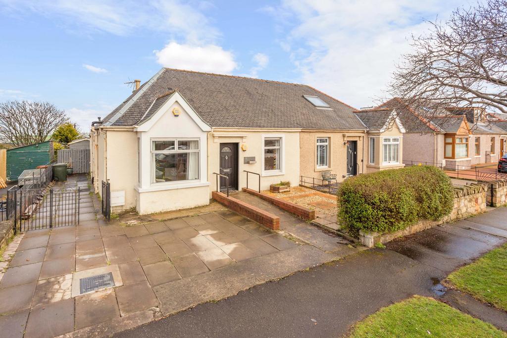 48 Wakefield Avenue, Craigentinny... 4 bed semi-detached house - £435,000