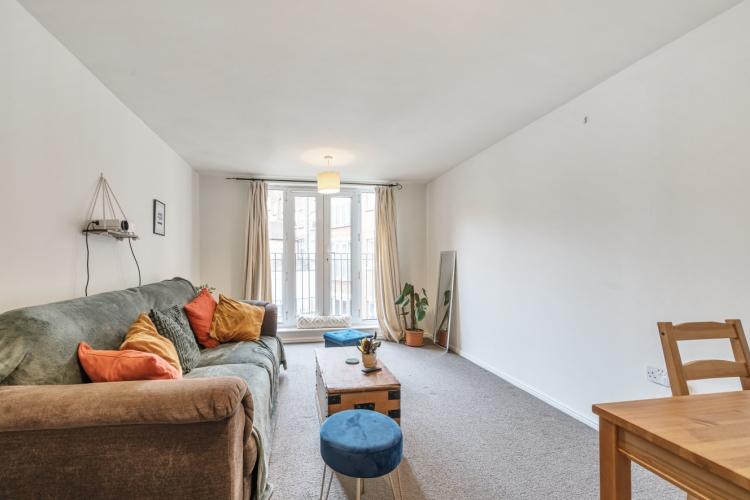 Gleneagle Road London SW16 2 bed flat - £1,600 pcm (£369 pw)