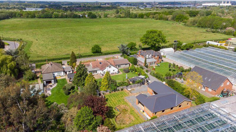 Netherhall Road, Roydon CM19 5 bed detached house - £849,995