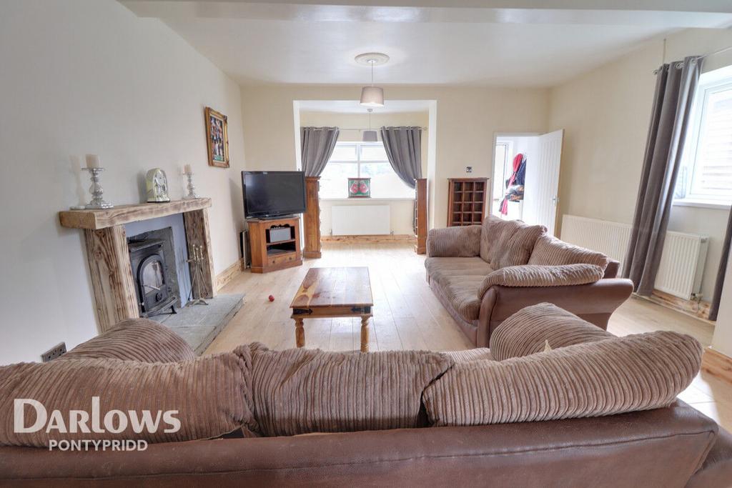 Merthyr Road, Pontypridd 3 bed end of terrace house - £200,000