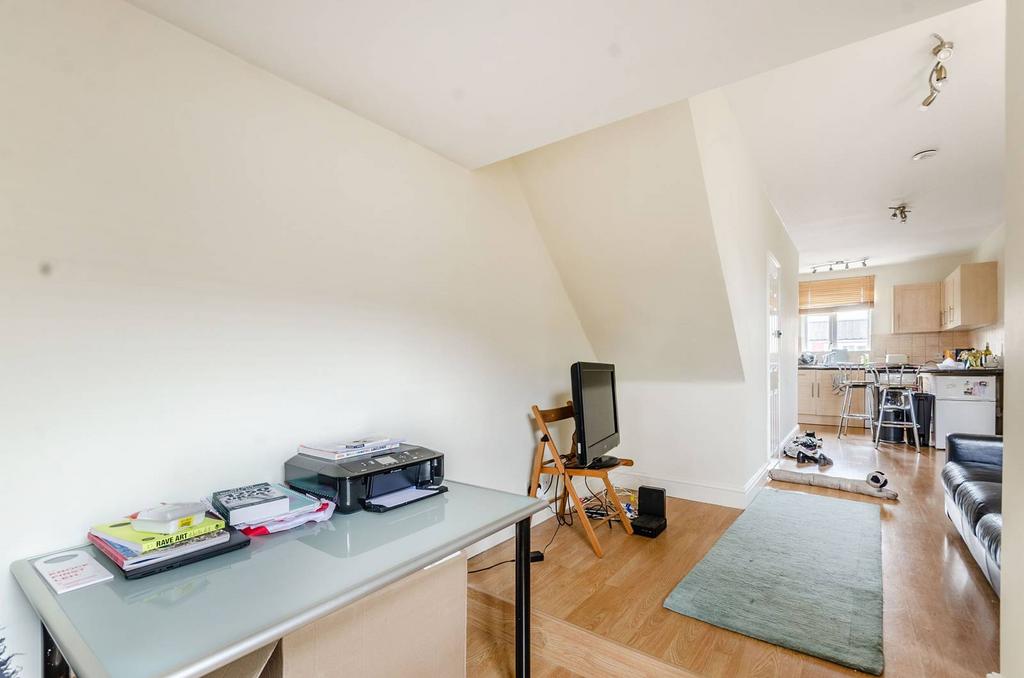 Oldridge Road, Balham, London, SW12 2 bed flat - £2,000 pcm (£462 pw)