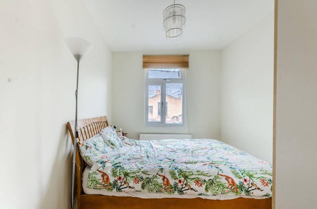 Oldridge Road, Balham, London, SW12 2 bed flat - £2,000 pcm (£462 pw)
