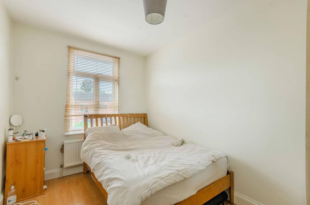 Oldridge Road, Balham, London, SW12 2 bed flat - £2,000 pcm (£462 pw)