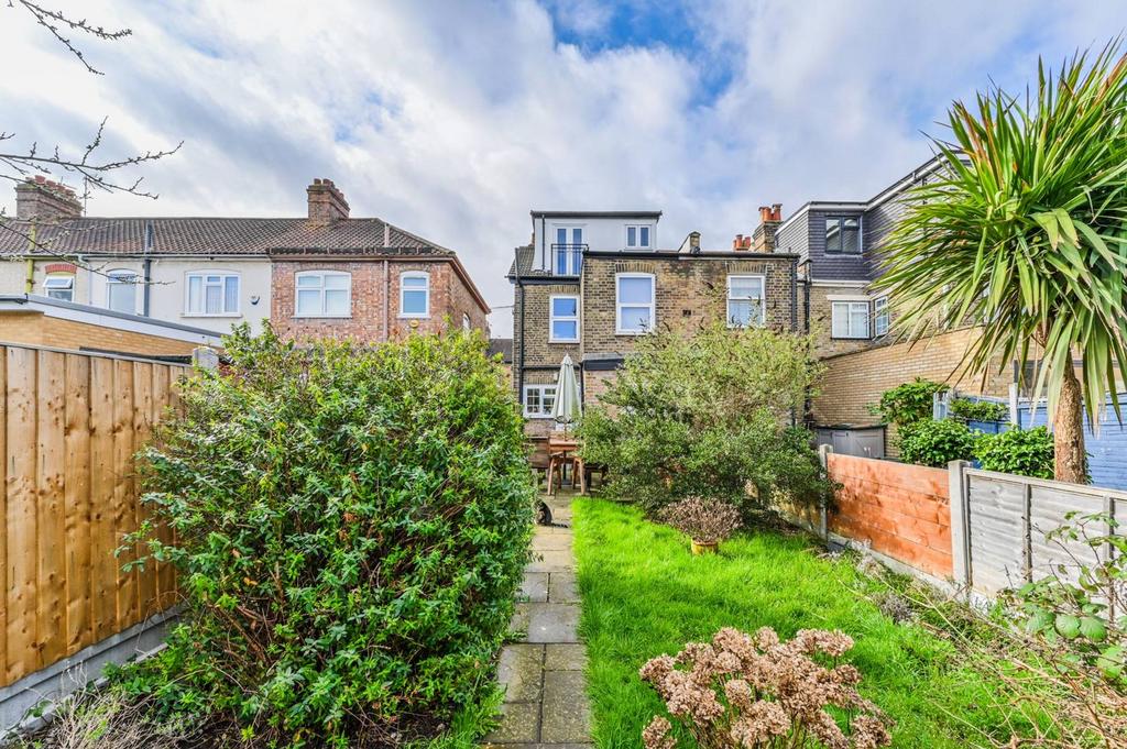 St Johns Road, Walthamstow, London, E17 4 bed end of terrace house - £ ...