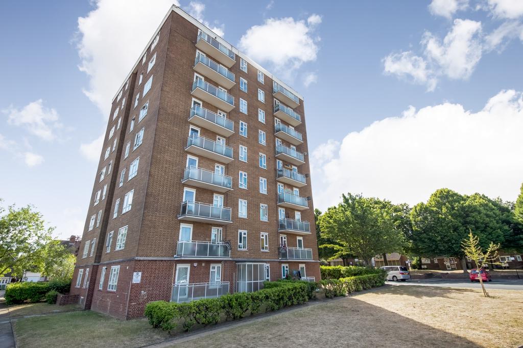 Strongbow Crescent, Eltham, SE9 2 bed flat - £1,450 pcm (£335 pw)
