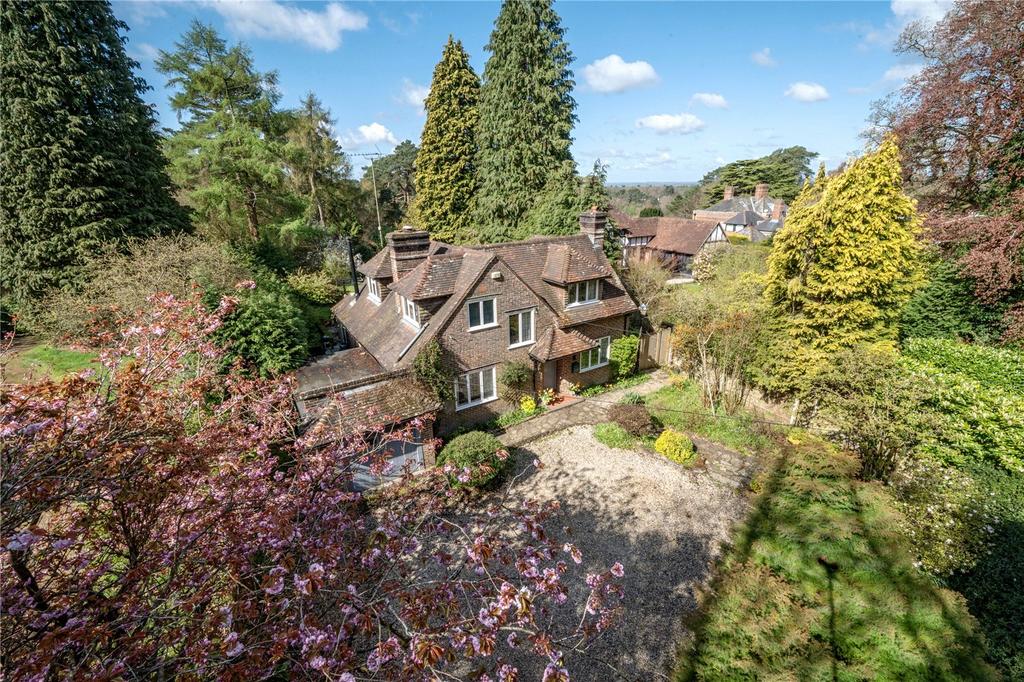 Churt Road, Hindhead, Surrey, GU26 3 bed detached house - £1,250,000