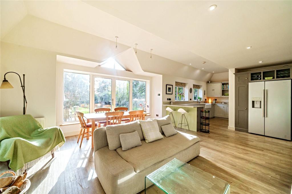 Churt Road, Hindhead, Surrey, GU26 3 bed detached house - £1,250,000