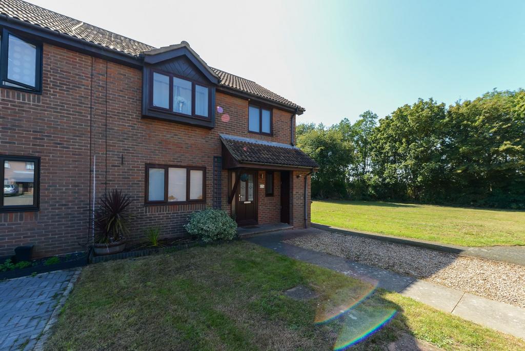Esmonde Drive, Manston, CT12 3 bed end of terrace house - £299,950