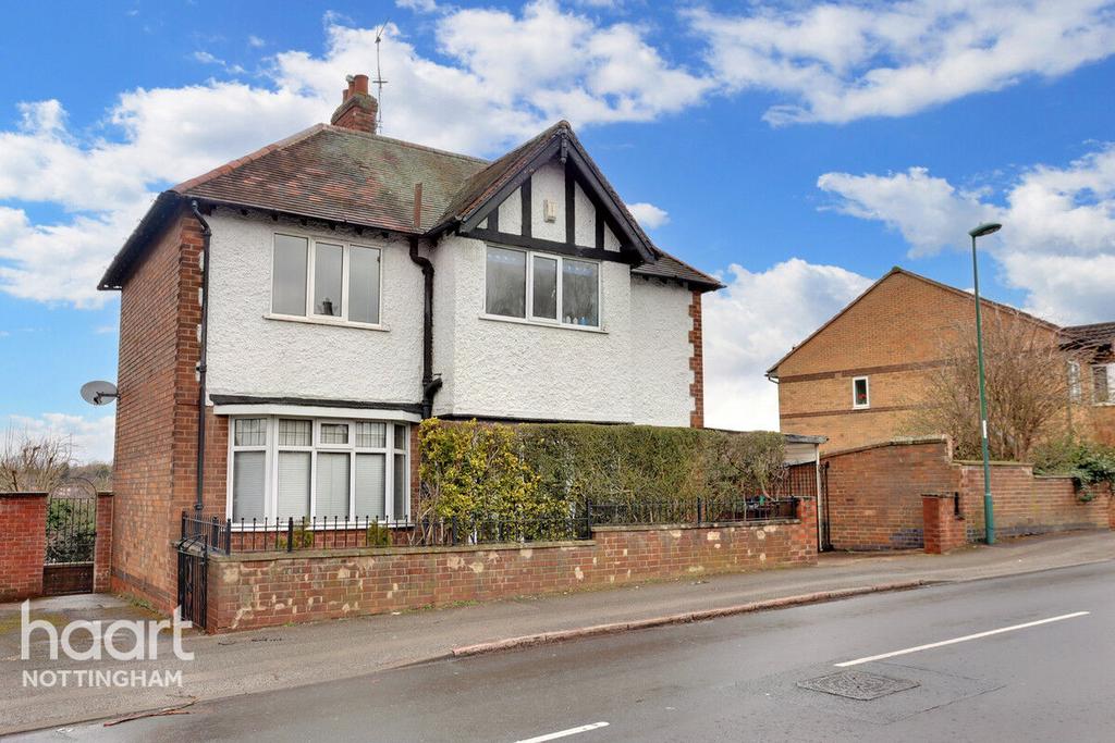 Thorneywood Mount, Thorneywood 3 bed detached house - £290,000