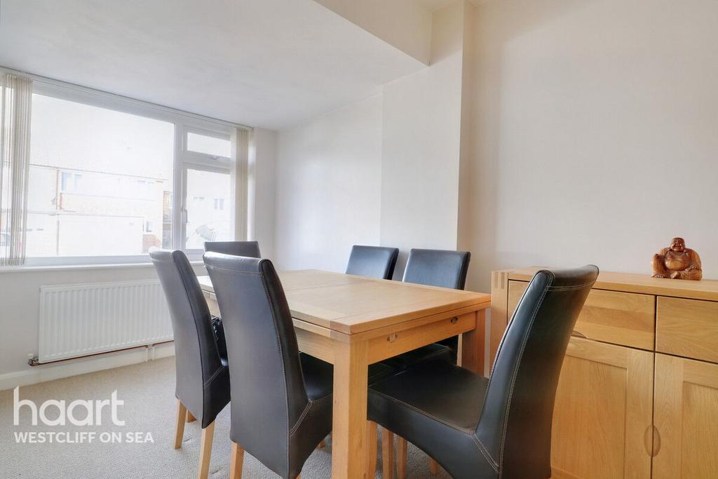 Rushley Close, SOUTHEND-ON-SEA 3 bed terraced house - £350,000