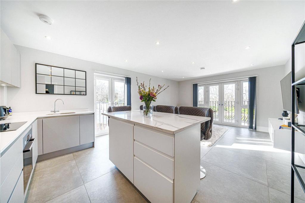 Hertfordshire, Hertfordshire WD23 2 bed apartment - £435,000