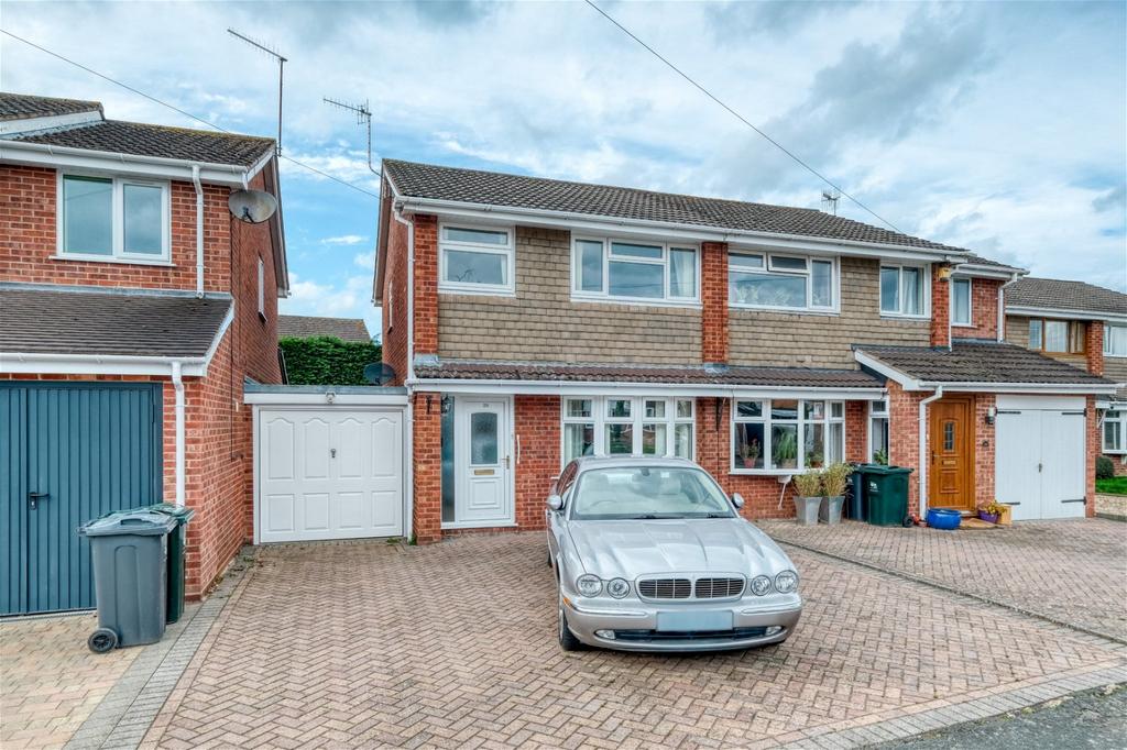 Rectory Close, Lower Broadheath... 3 bed semi-detached house - £250,000