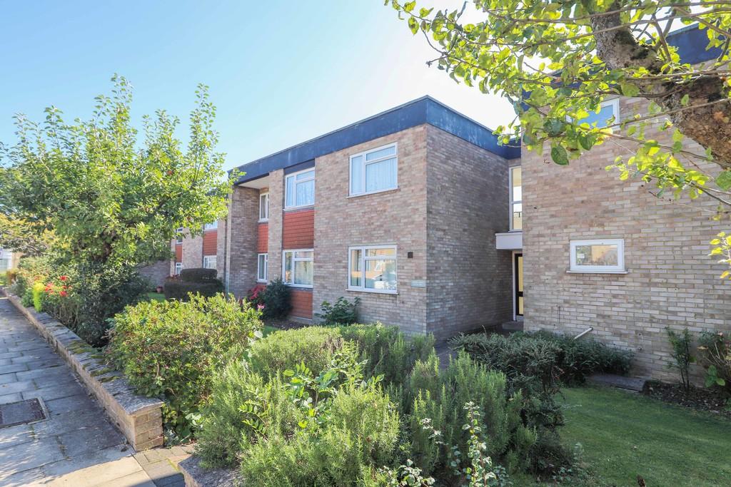Nower Hill Court, Pinner HA5 2 bed flat - £375,000
