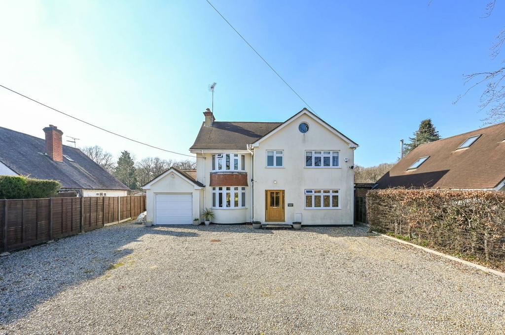 White Lane, Aldershot, GU12 5 bed detached house - £6,000 pcm (£1,385 pw)