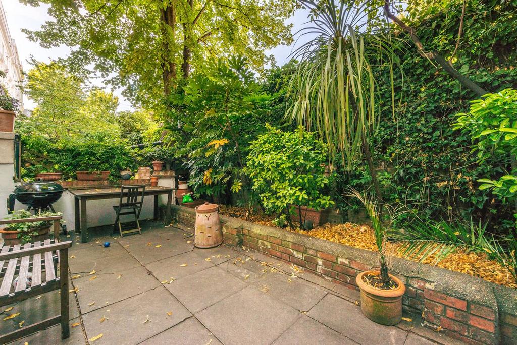Colville Square, Notting Hill... 1 bed flat - £650,000