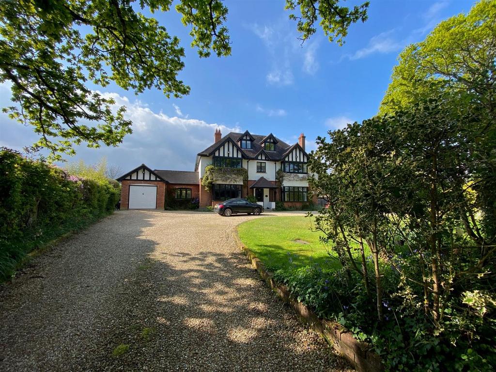 22 Chewton Farm Road, Christchurch BH23 6 bed detached house - £1,500,000