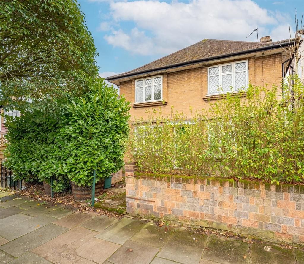 Beechmount Avenue, Hanwell 2 bed apartment - £405,000