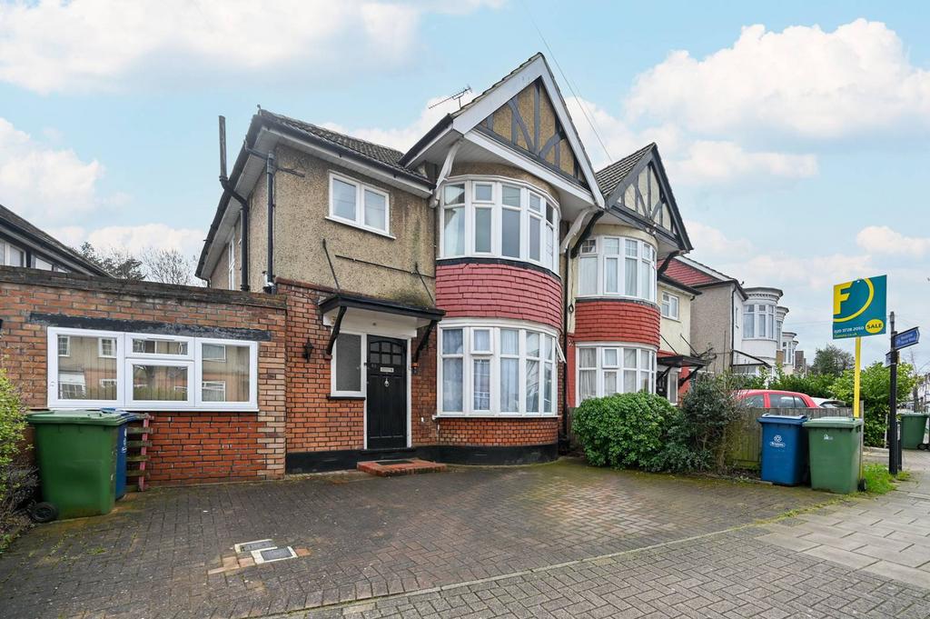 Nibthwaite Road, Harrow, HA1 2 bed flat - £435,000