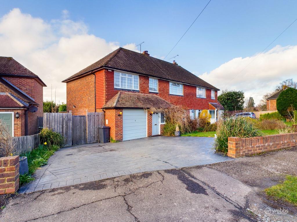 Meadowcroft Close, East Grinstead 5 bed semi-detached house - £600,000