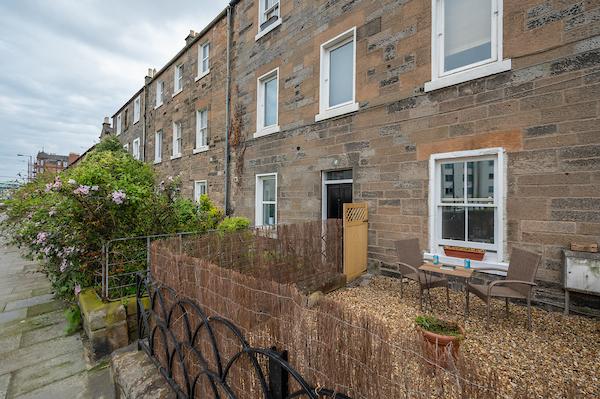 Annfield, Newhaven, Edinburgh, EH6 Studio - £850 pcm (£196 pw)