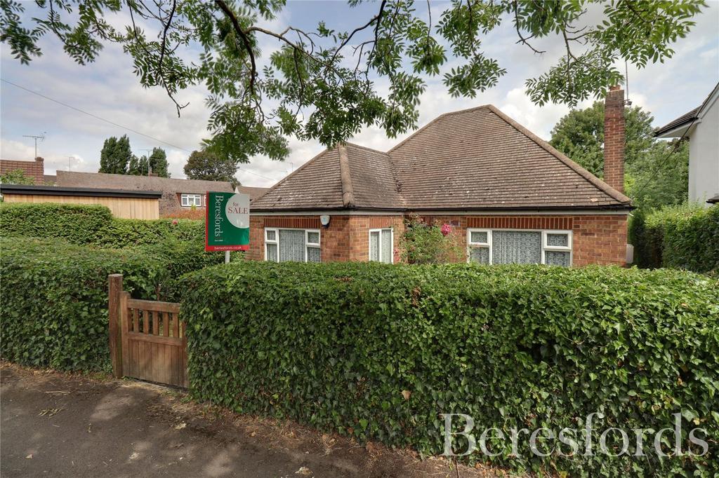 Tennyson Road, Hutton, CM13 3 bed bungalow - £500,000