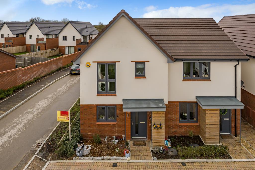 Swindon, Wiltshire, SN25 3 bed semi-detached house - £124,000