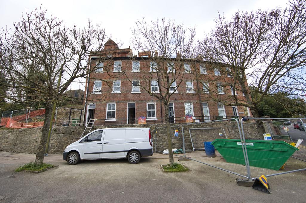 Spring Terrace, Folkestone, CT20 3 bed terraced house - £230,000