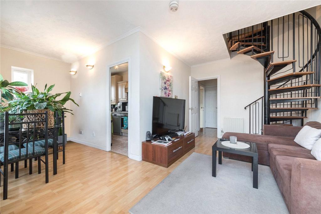 York House, London 3 bed flat - £2,700 pcm (£623 pw)