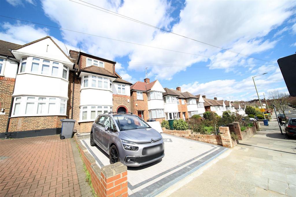 Osidge Lane, London 5 bed house - £3,500 pcm (£808 pw)