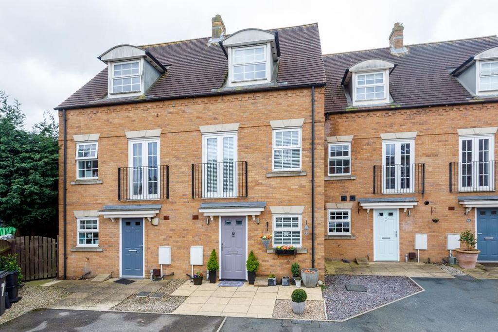 Swinton Close, York, YO30 5NB 3 bed townhouse - £350,000